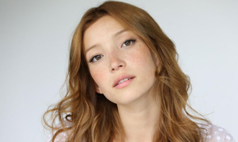 Saylor Curda Early Life, Career, and Siblings - The Curiously Creative