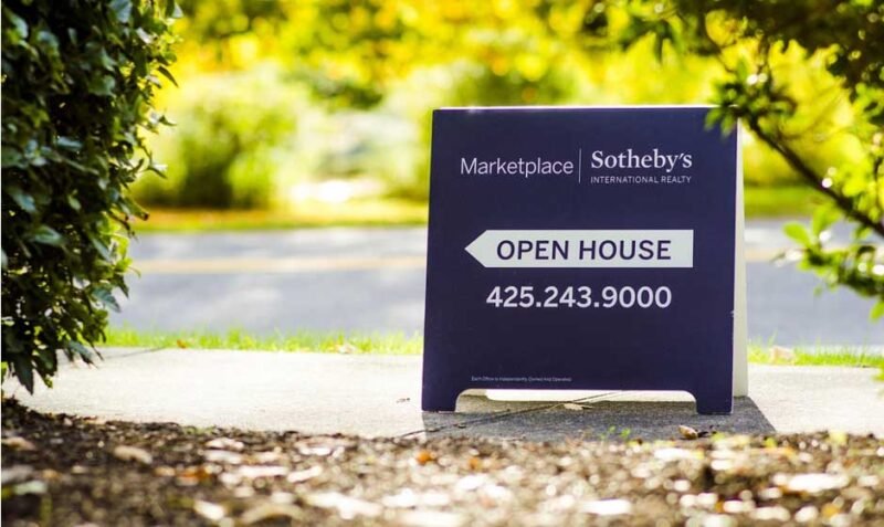 How Campaign Yard Signs Can Complement Digital and Print Marketing ...